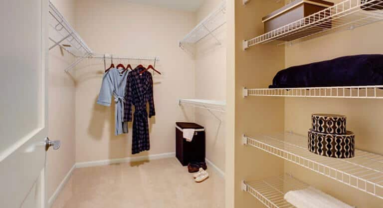 Walk In Wardrobes in Lincoln | Robes & Rails